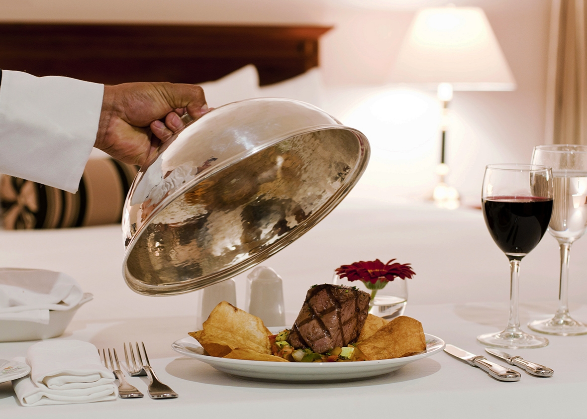 Técnicas de Servicio en Room Service – (Santo Domingo) - A&B Masters